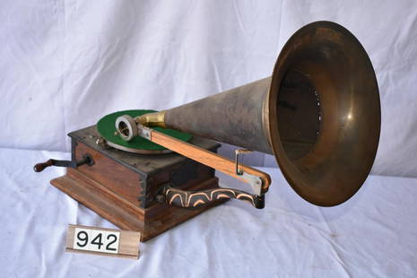 Victor Royal Type R Phonograph