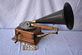 VICTOR TYPE II PHONOGRAPH. - Nov 05, 2022 | Dan Morphy Auctions in PA