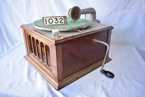 Brunswick Model 200 Phonograph