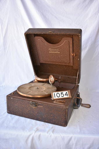 Brunswick Panatrope Suitcase Model Disc Phonograph - Nov 19, 2022 ...