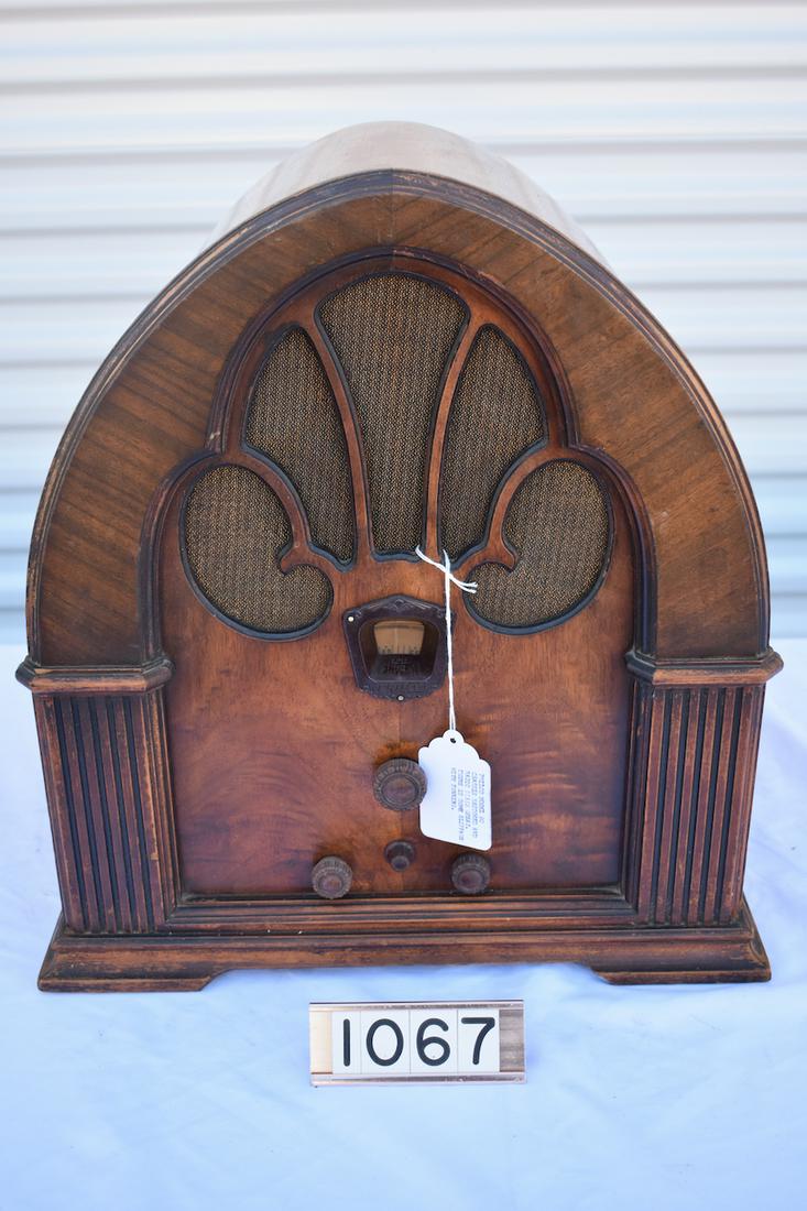 Philco Model 90 Cathedral Radio - Nov 19, 2022 | Stanton's Auctioneers ...