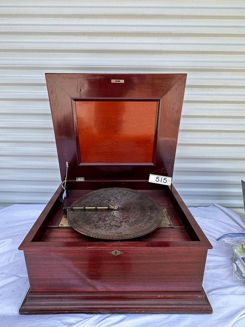 Sypmphonion 15-3/4" Disc Music Box Auction