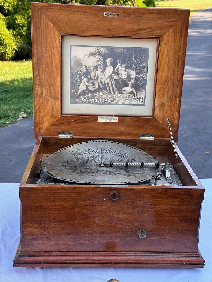 Symphonion 14-3/4" Disc Music Box With 10 Bells Auction