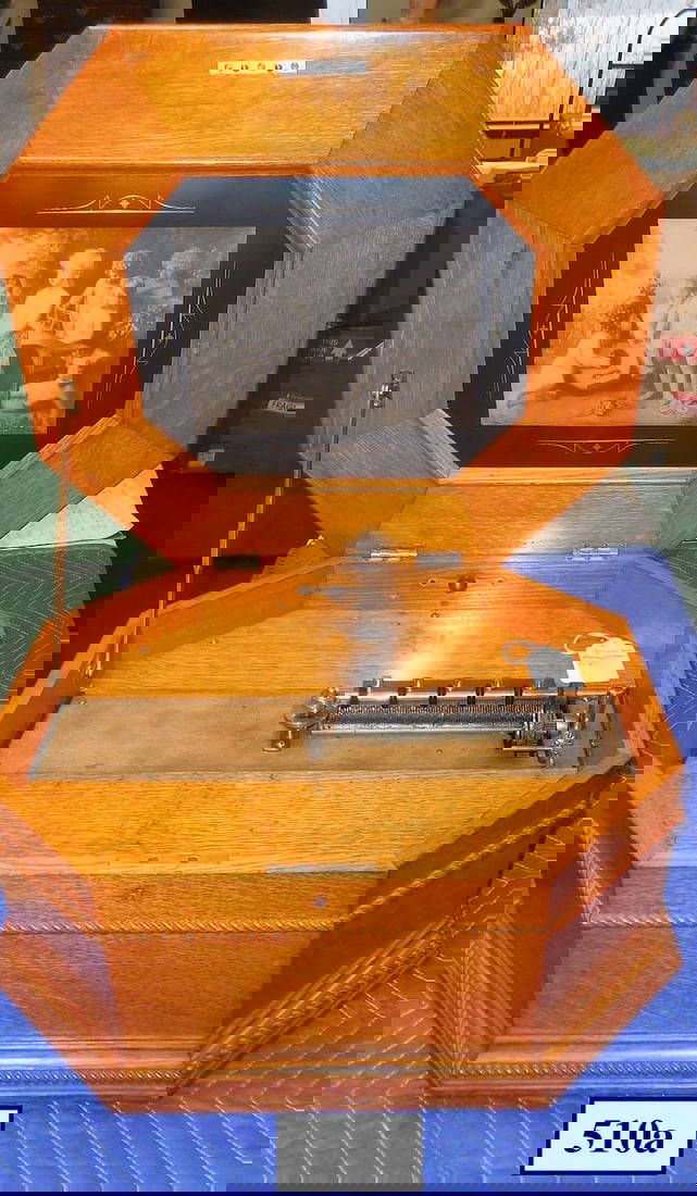 Rare Octagon American 15-1/2" Disc Music Box Auction