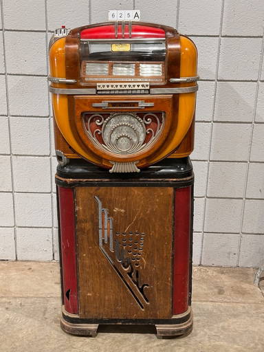 Wurlitzer 71 Jukebox With Base Cabinet