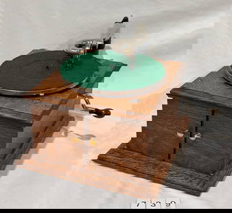 Victor "r" Disc Phonograph Auction