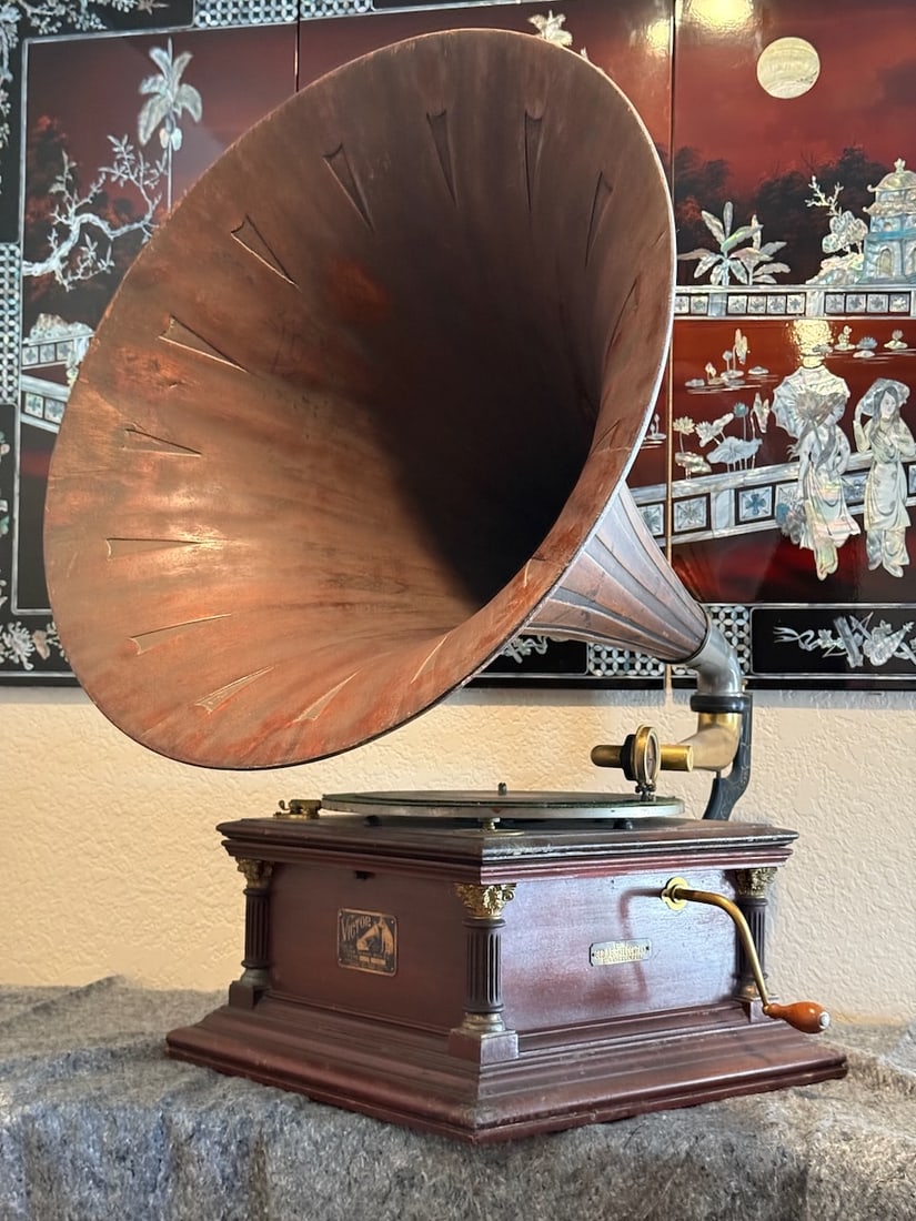 Victor Vi Disc Phonograph Auction