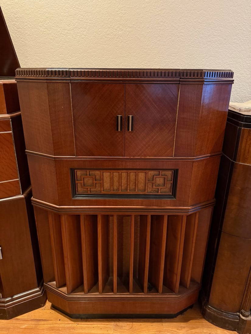 E.h. Scott Laureate Grand Console Radio Auction