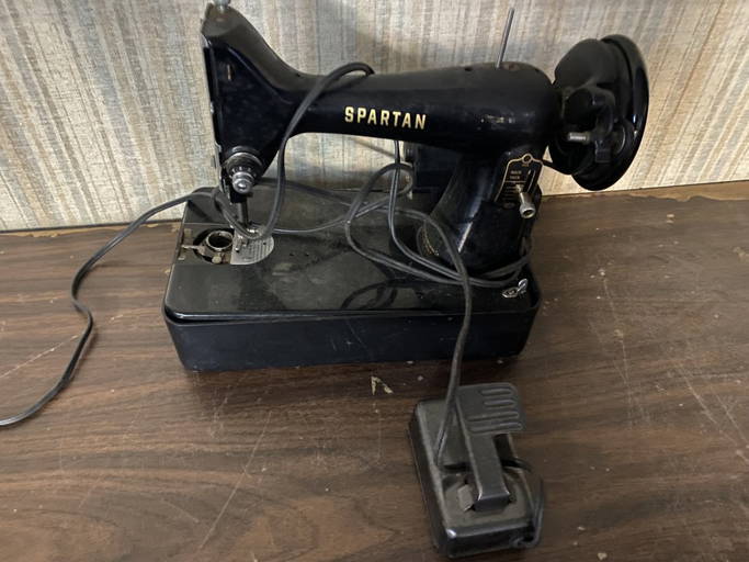 Spartan Featherweight Sewing Machine