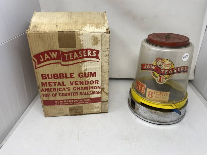 Vintage Jaw Teasers Machine