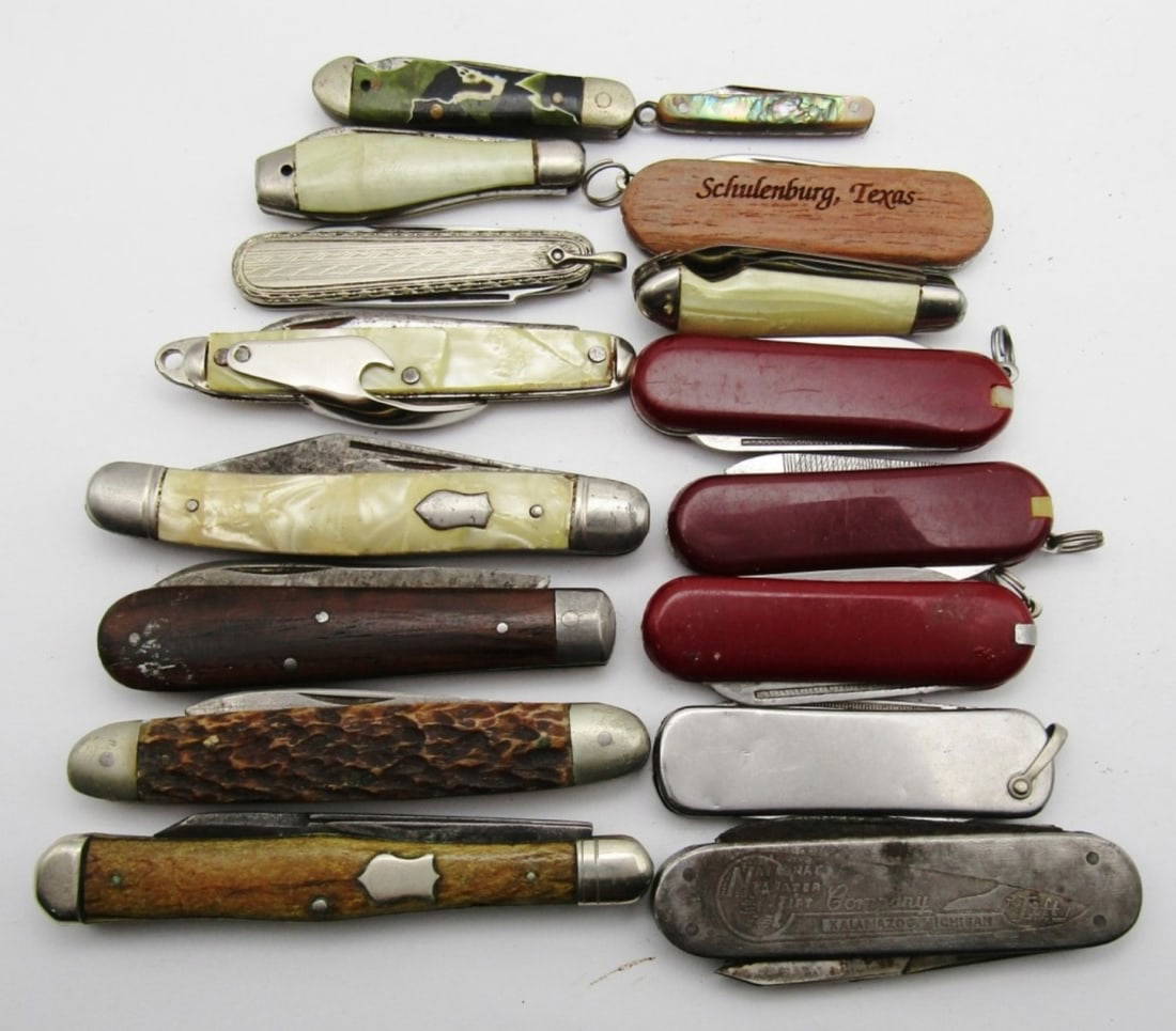 (16) Small Vintage Pocket Knives; Auction