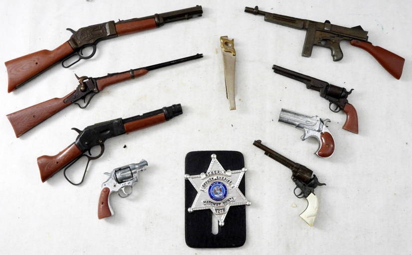 (8) Mini Toy Guns / Real Badge & More