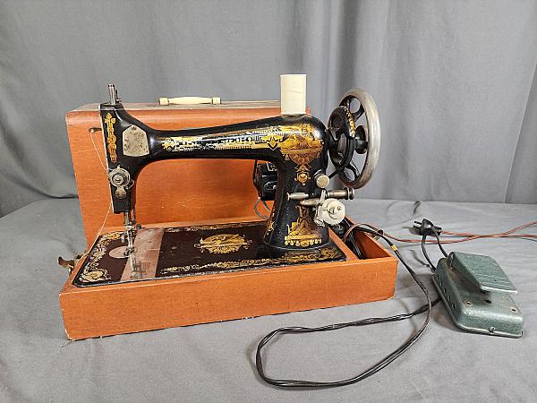 Antique Singer Model 27 Sewing Machine