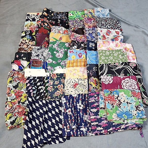 Vintage 1920-1950 Rayon Fabric Swatches - Jul 26, 2025 | Dana Auctions ...