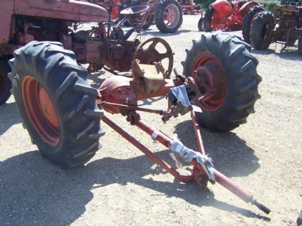 178: Front 4x4 Axle for International 1066 Farm Tractor