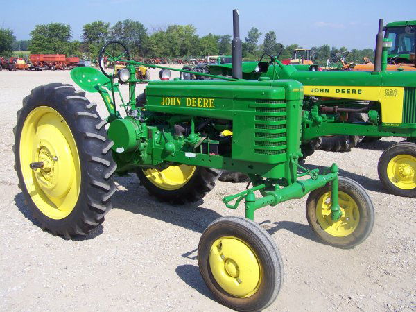 523: John Deere HWH Antique Farm Tractor