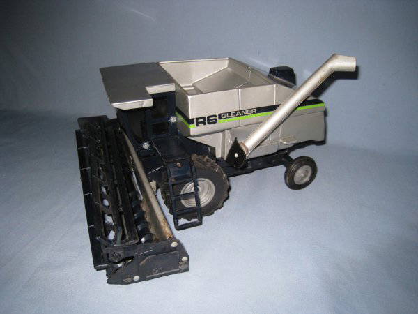 Gleaner R6 Combine