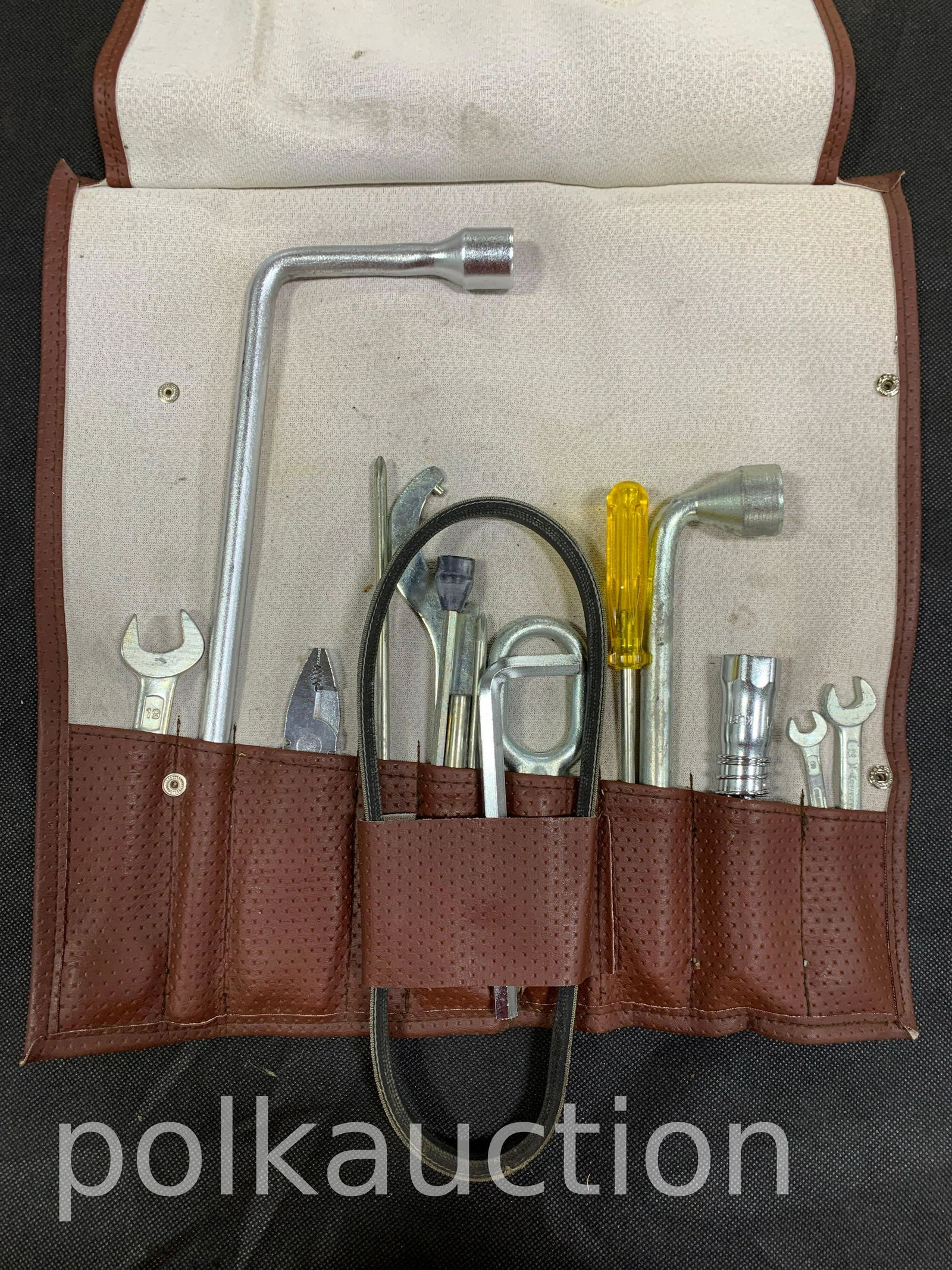 Porsche Tool Kit (#35218) on Feb 03, 2023 | POLK AUCTION COMPANY in IN