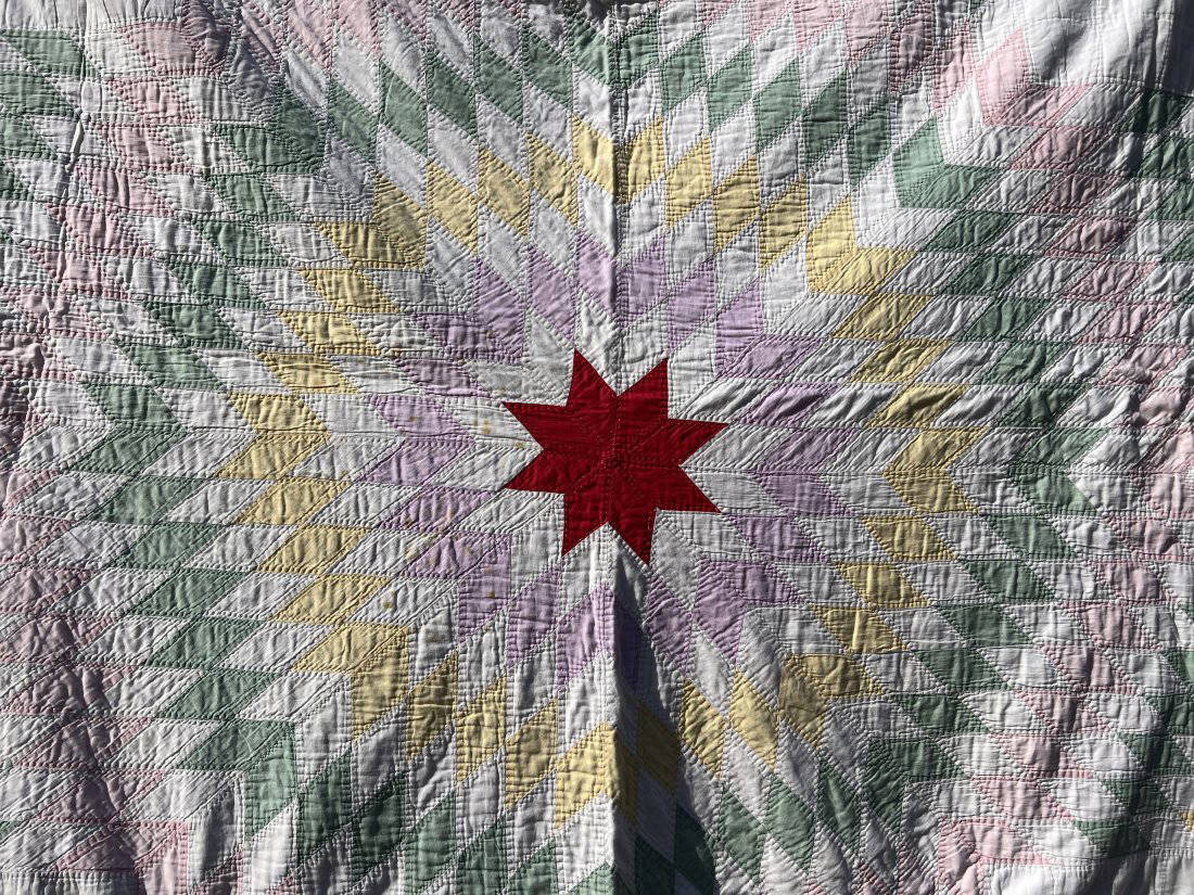 Texas Star Pattern Hand Made Quilt Auction