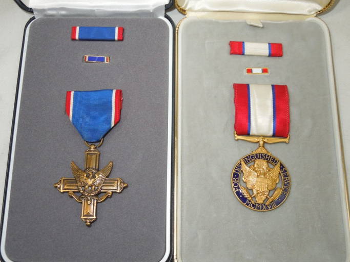 Boxed US Army DSM & Distinguished Service Cross Medals (#0306) on Dec ...