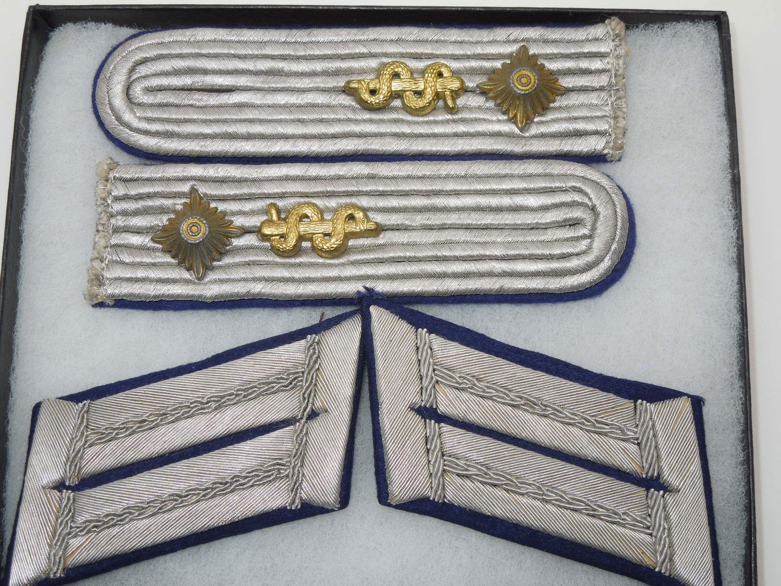 Wwii German Medical Officer Collar Insignia & Shoulder Boards