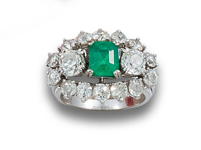 50's Ring In Platinum With Emerald And Diamonds