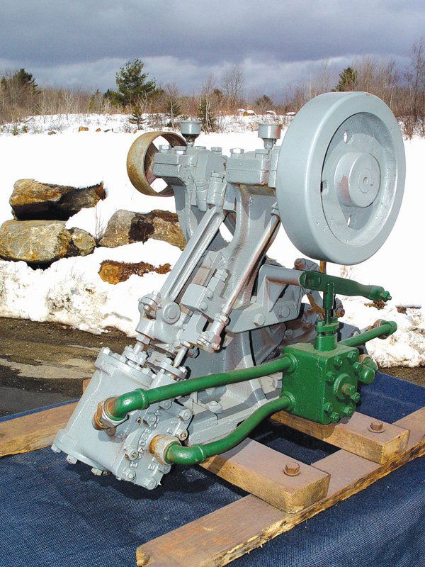 25: CA.1910 CROSSLEY INVERTED VERTICAL STEAM ENGINE