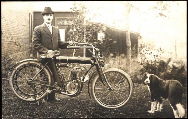 1663: Armac Motorcycle