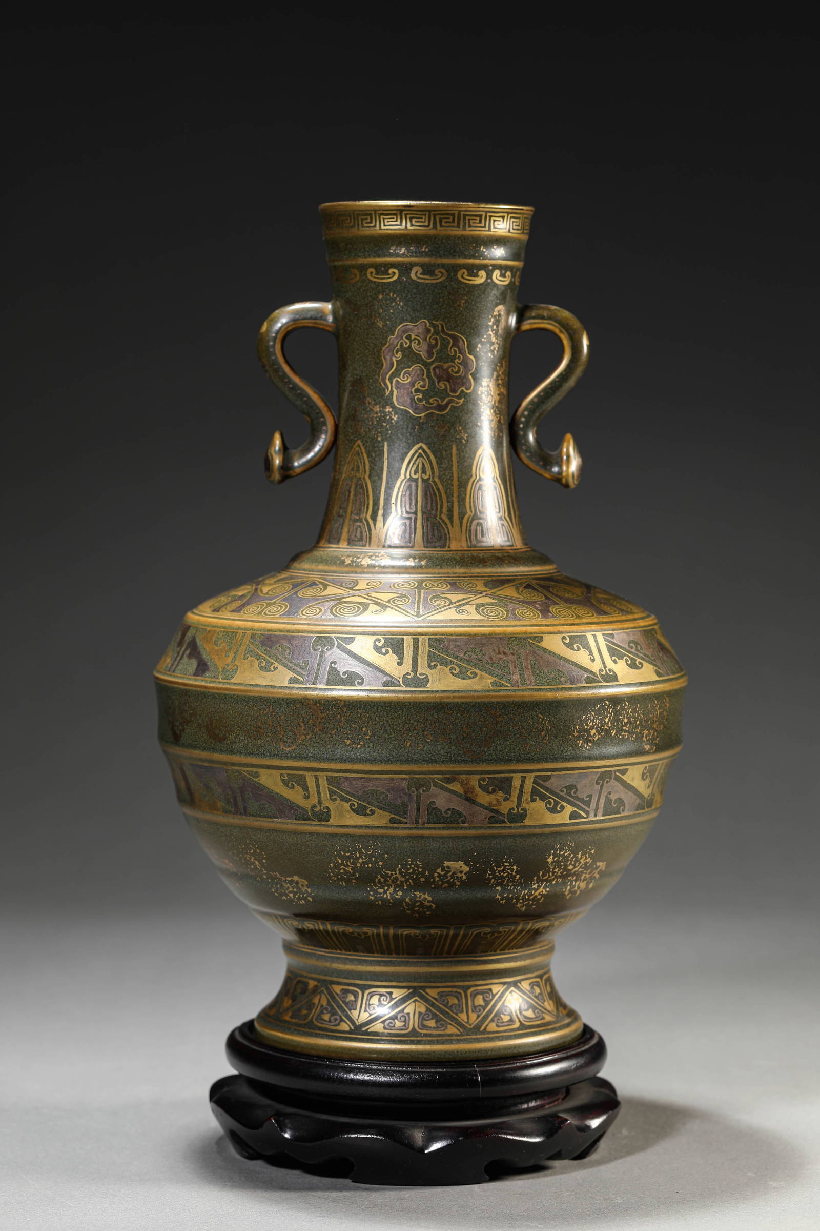 A Porcelain Tea-dusk-glazed Gilt-inlaid Vase Auction