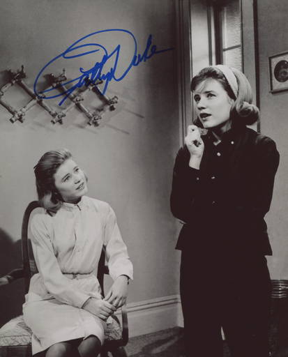 Patty Duke signed movie photo - May 15, 2021 | Heroes & Legends in CA
