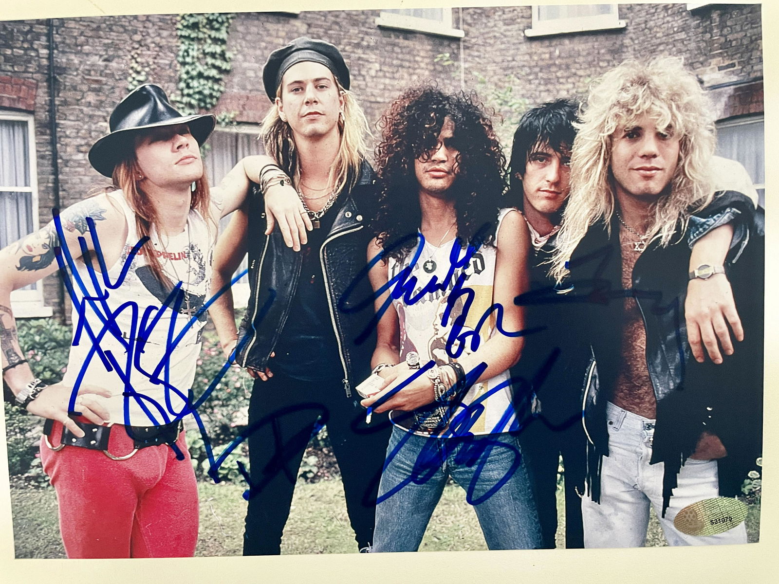 Guns N' Roses band signed photo - Oct 02, 2021 | Heroes & Legends in CA