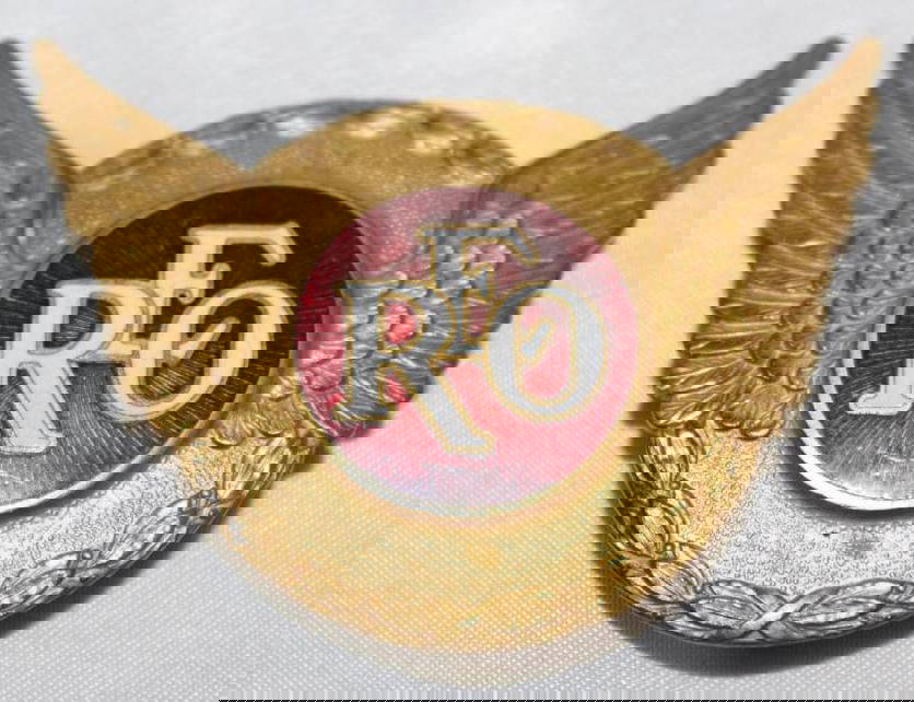 1927-1930 Reo Flying Cloud Radiator Emblem Badge Auction