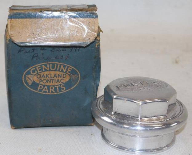 Nos Pontiac Threaded Hubcap In Original Box Auction
