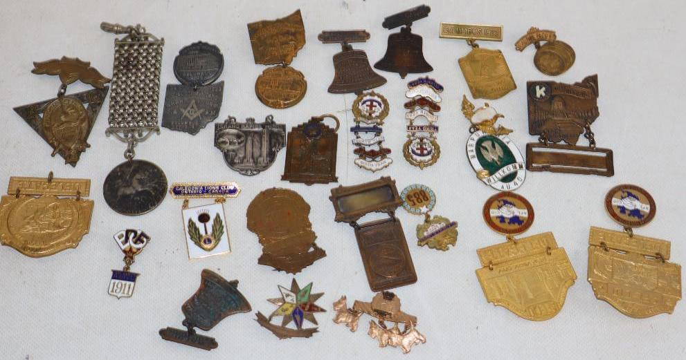 Group Of 25 Early Advertising Company Pinback Badges - Jul 13, 2025 ...