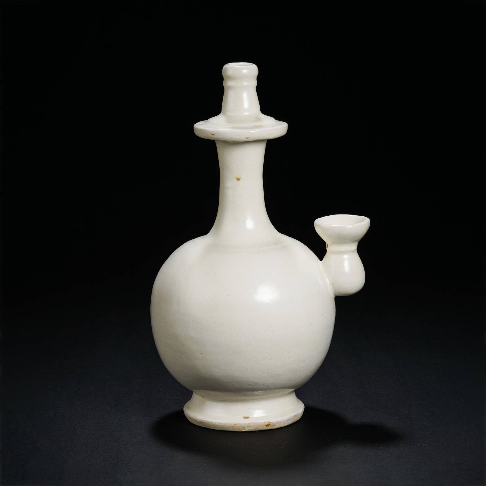 Xing Ware White Porcelain Clean Bottle, Tang Dynasty, China Auction