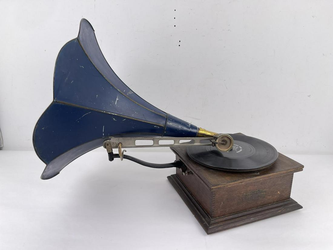 Standard Talking Machine Phonograph Style X - Apr 01, 2023 | Davis ...