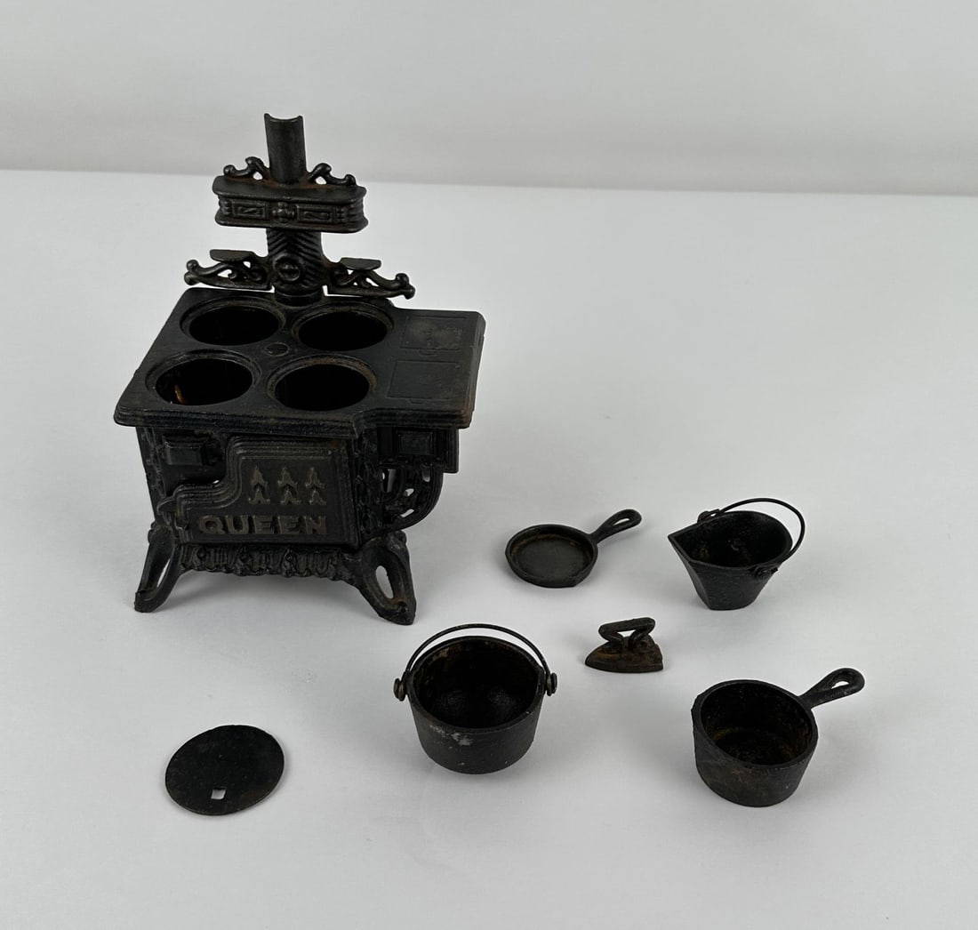 Cast Iron Queen Salesman Sample Stove Auction
