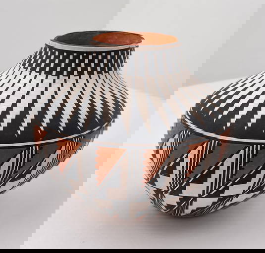 Flo & Lee Vallo Acoma Pueblo Indian Pot