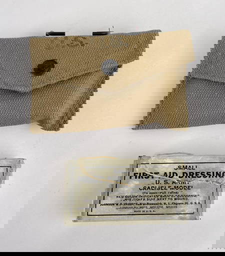 Ww2 Us First Aid Pouch And Packet