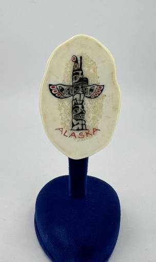 Scrimshaw Alaskan Inuit Eskimo Brooch
