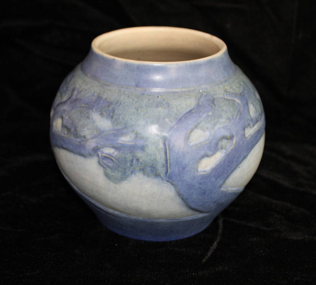 Jonathan B. Hunt, Newcomb Pottery Vase Auction