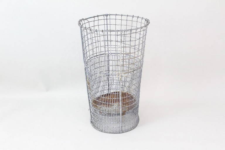 Industrial Galvanized Wire Trash Bin, Waste Basket