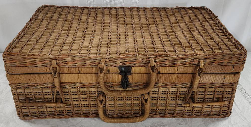 Vintage Wicker Suitcase/basket