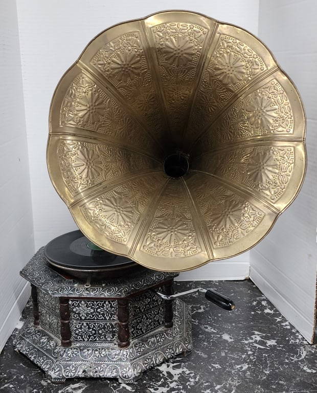 Silver Radios, Phones & Electronics for Sale at Auction