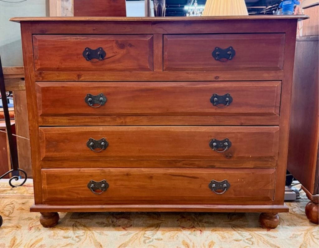 Early American Colonial Style Chest Of Drawers Auction
