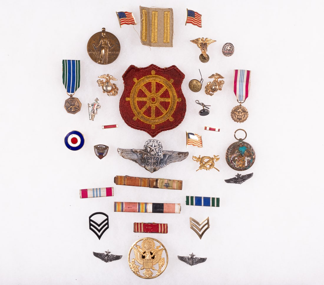 34 American Badges, Pins, And Insignia