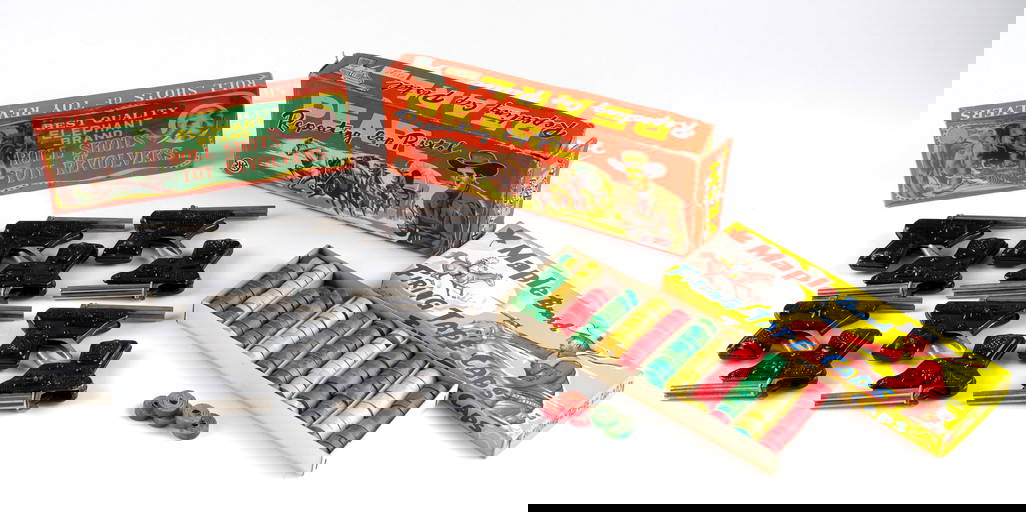 12 Pearl Repeating Cap Pistols + Firing Caps