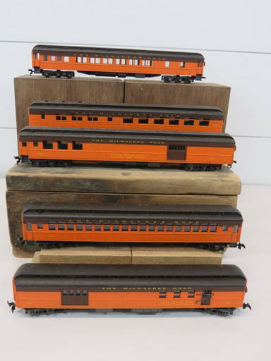 Ho Scale Rivarossi Milwaukee Road Passenger Cars (5)