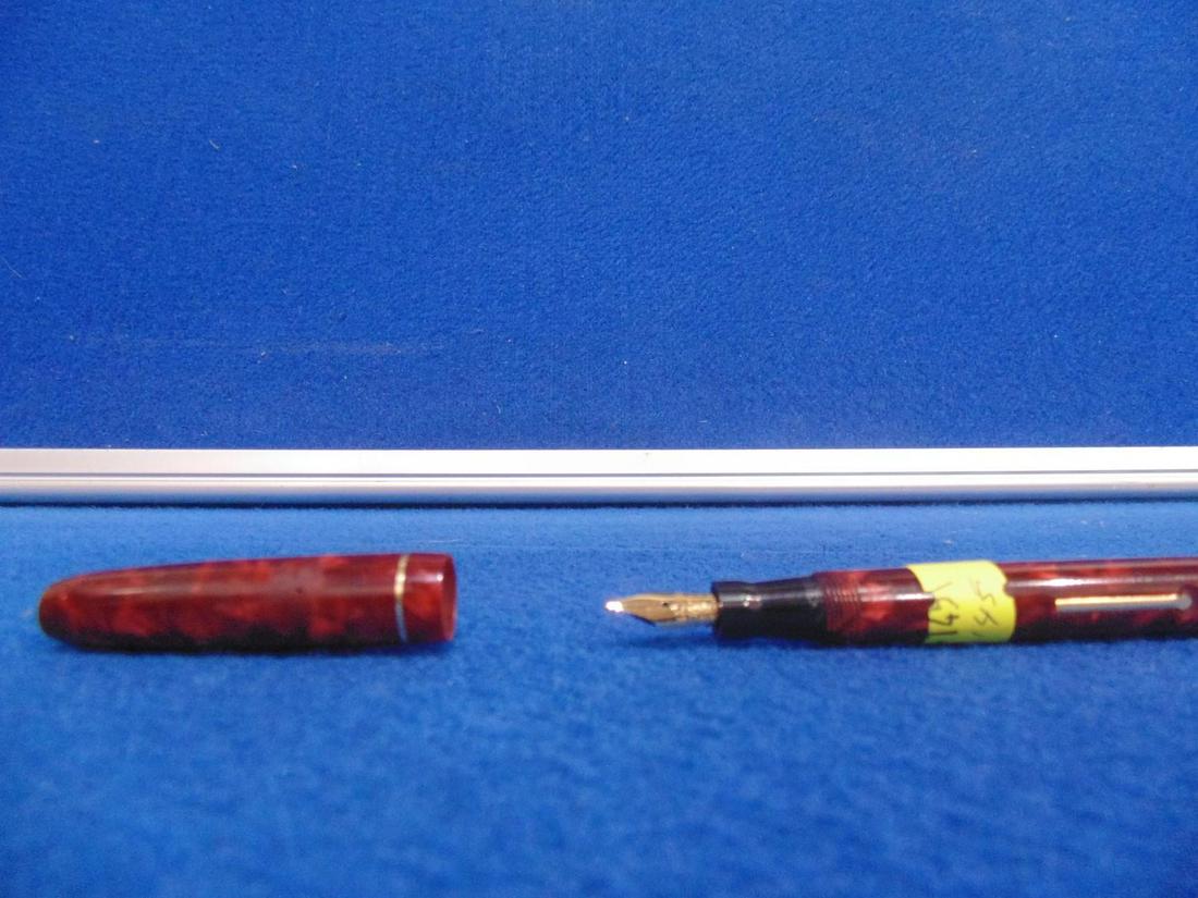 Black Bird Fountain Pen Mottled Red With 14 Ct Gold Nib