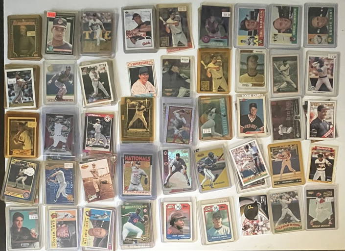 Big Lot Of Vintage And Modern Baseball Cards